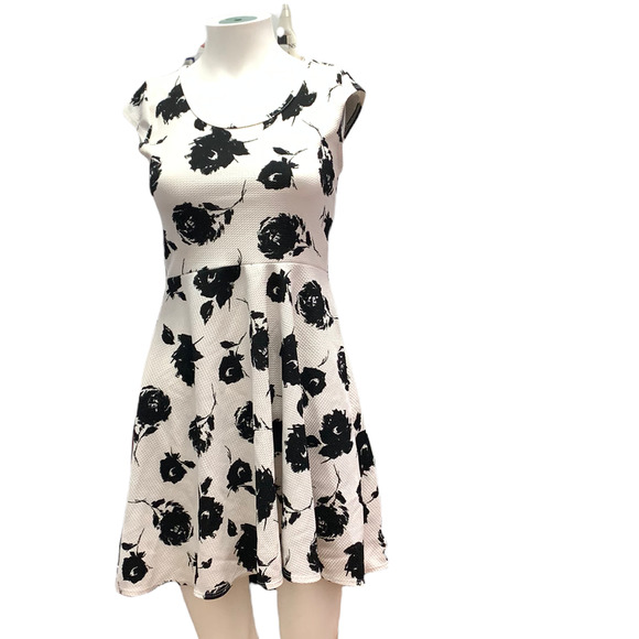 Myth | Dresses | Myth Black White Floral Print Short Sleeve Fit And ...